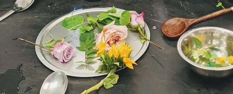 What is a ‘Tuff Tray’ and how do I use one for sensory play? — For Littles
