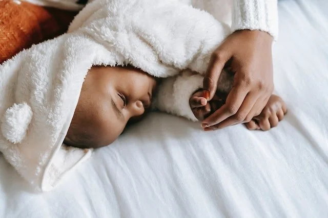 Best Recovery Sleeping Positions After C Section (2025)