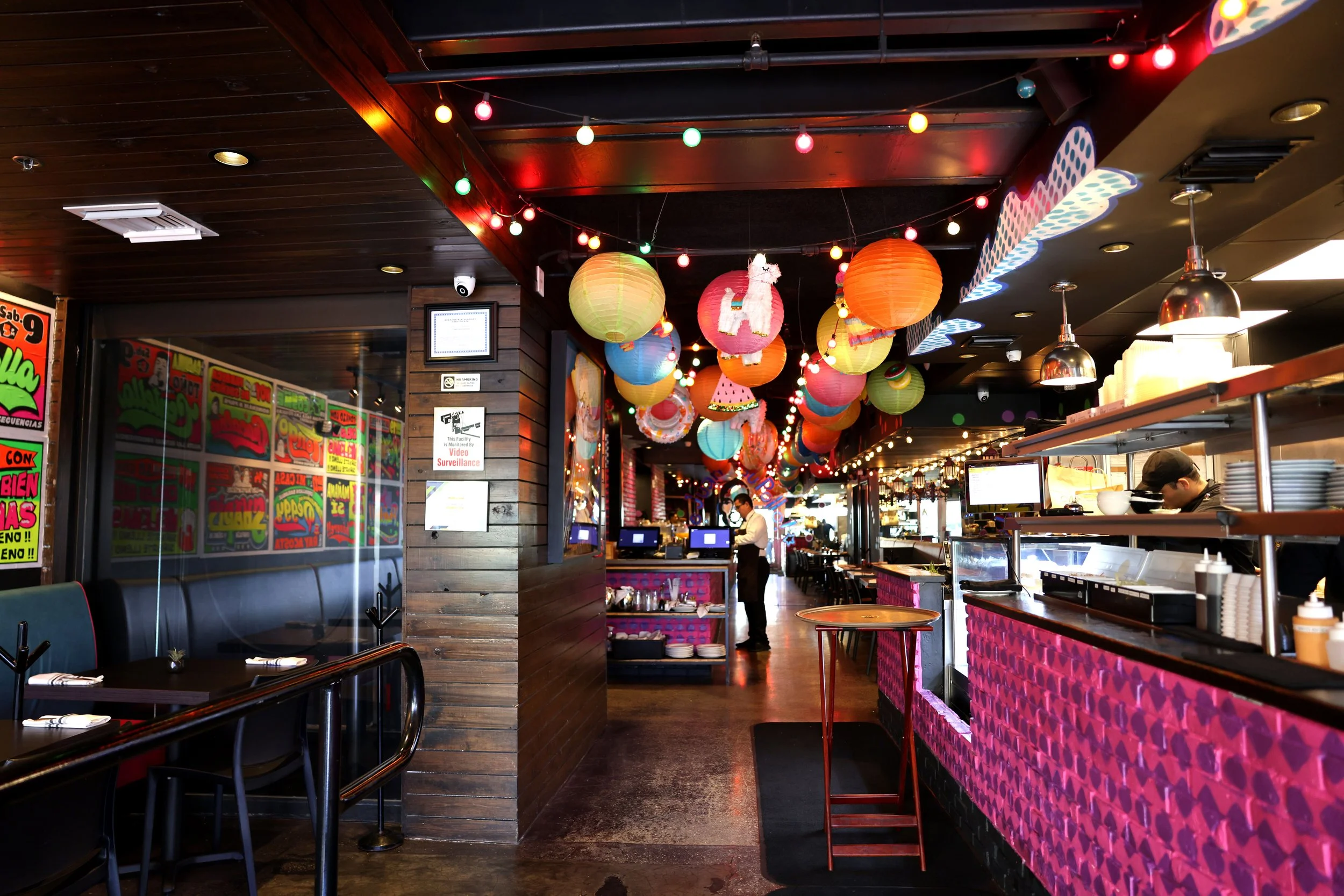 Gallery 1 — Pollos & Jarras