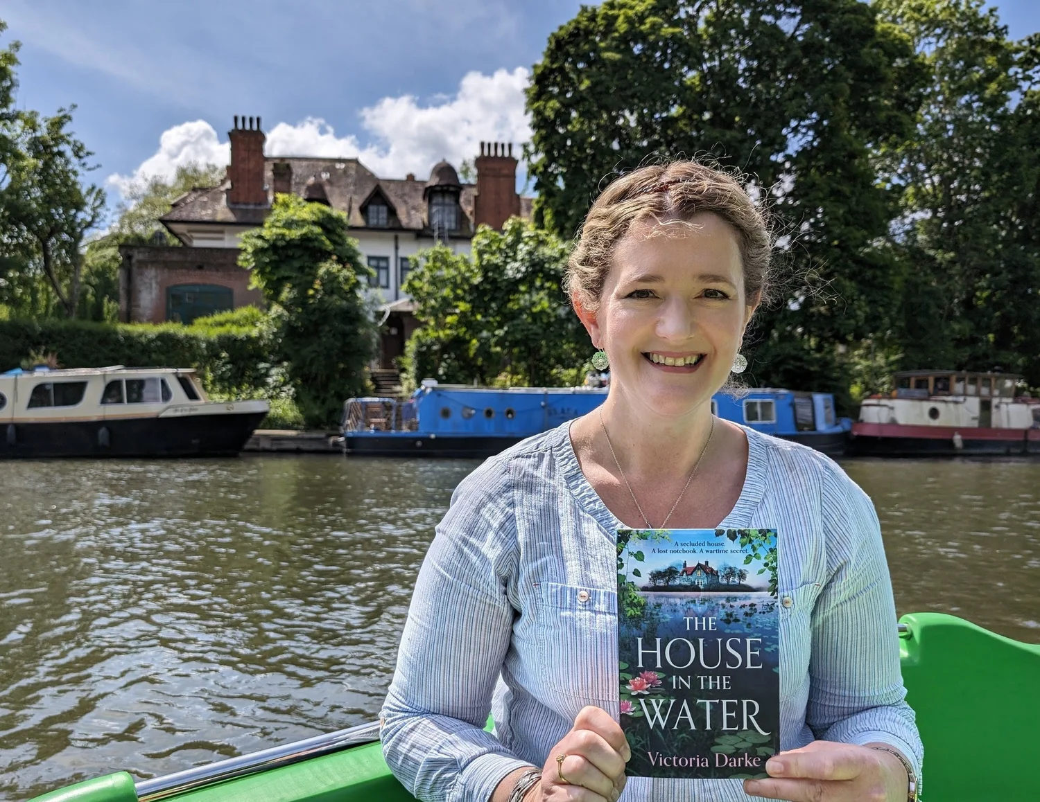 About Victoria — Victoria Scott Author