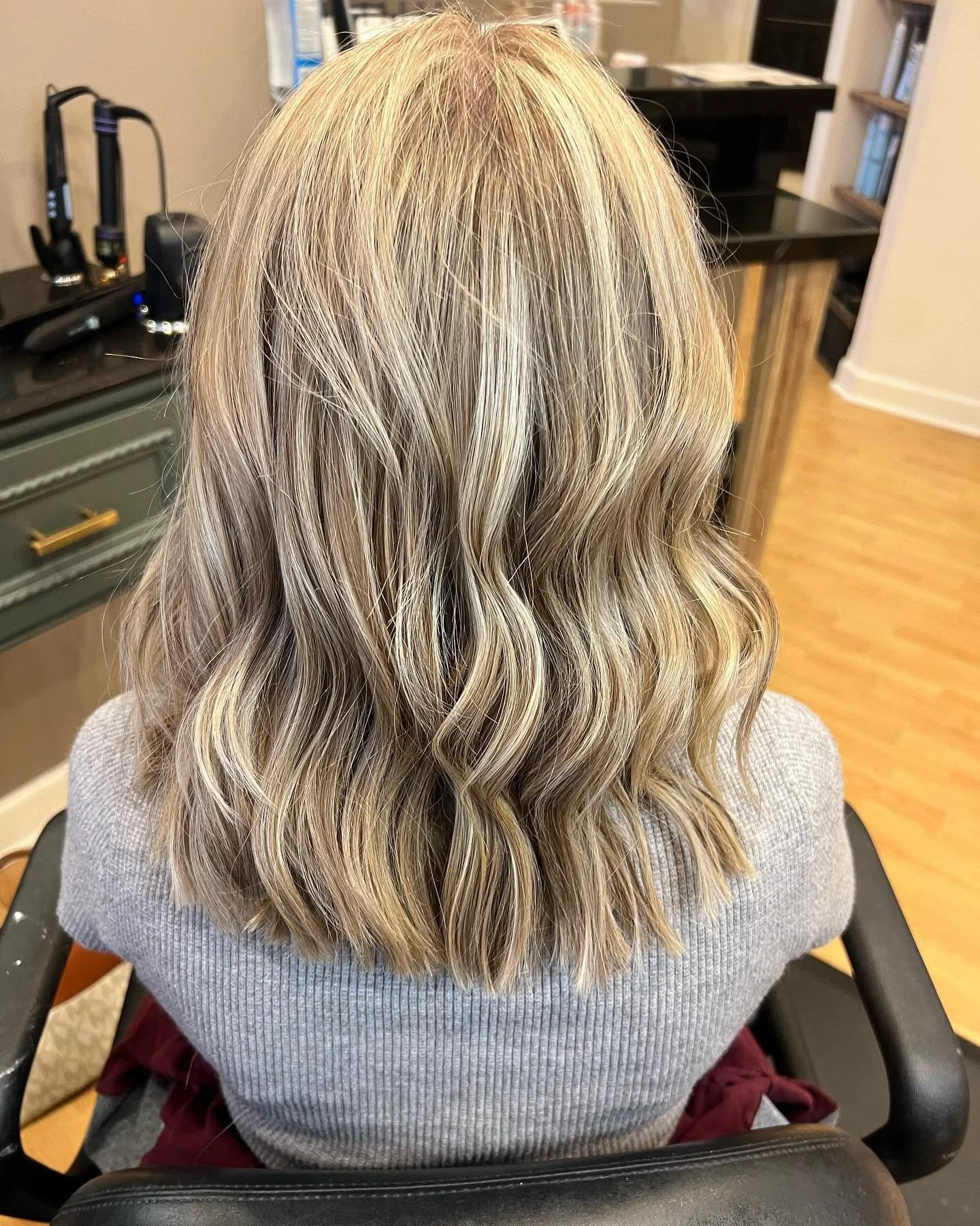 ROBINS HAIR SALON