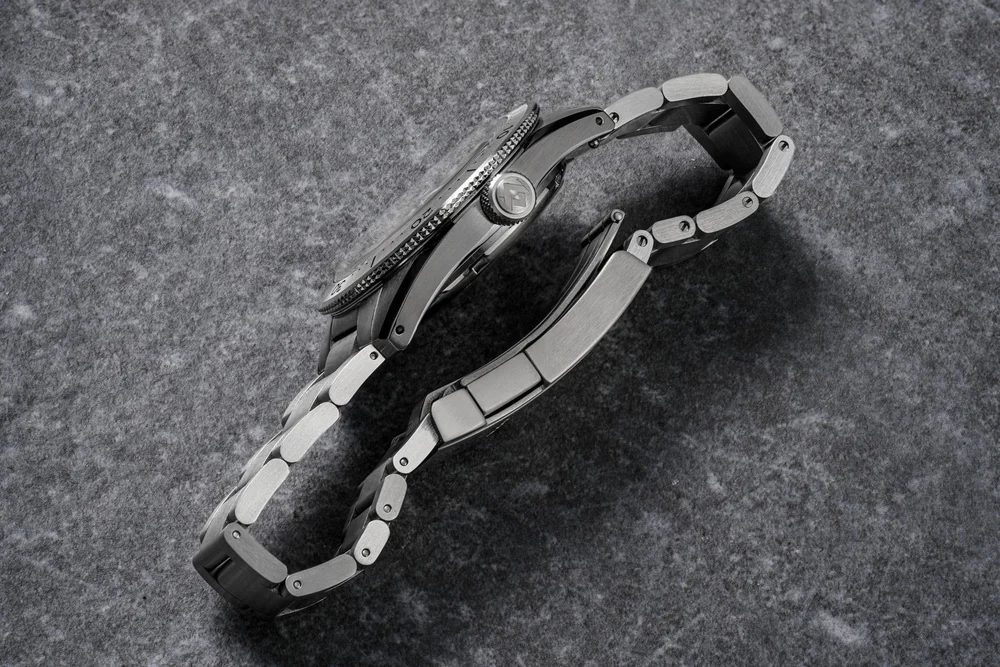 Sector Dive GMT — Nodus Watches