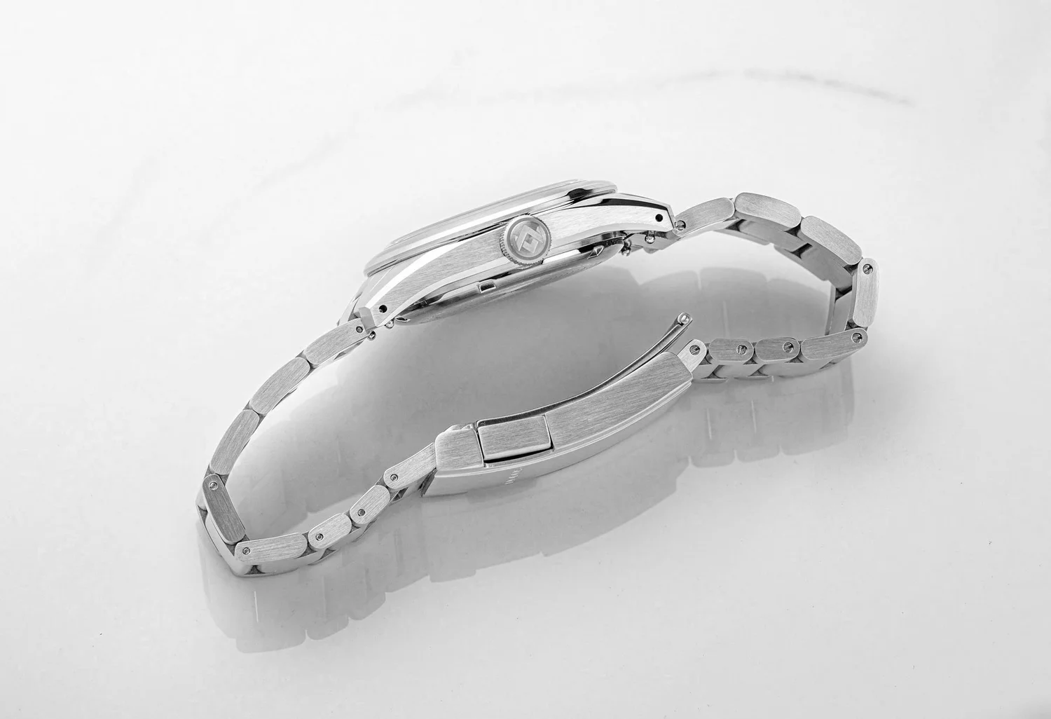 Sector Field Titanium — Nodus Watches