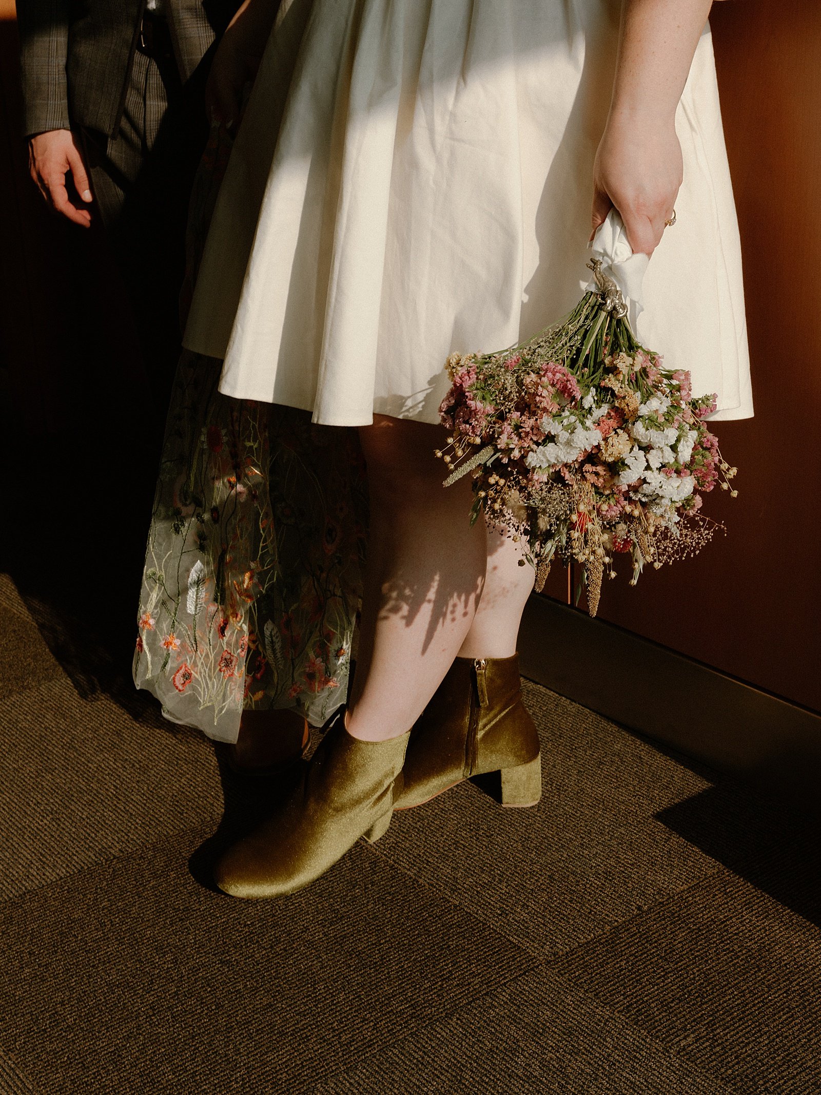 Intimate Seattle Courthouse Wedding with Super8 - Sara Welch ...