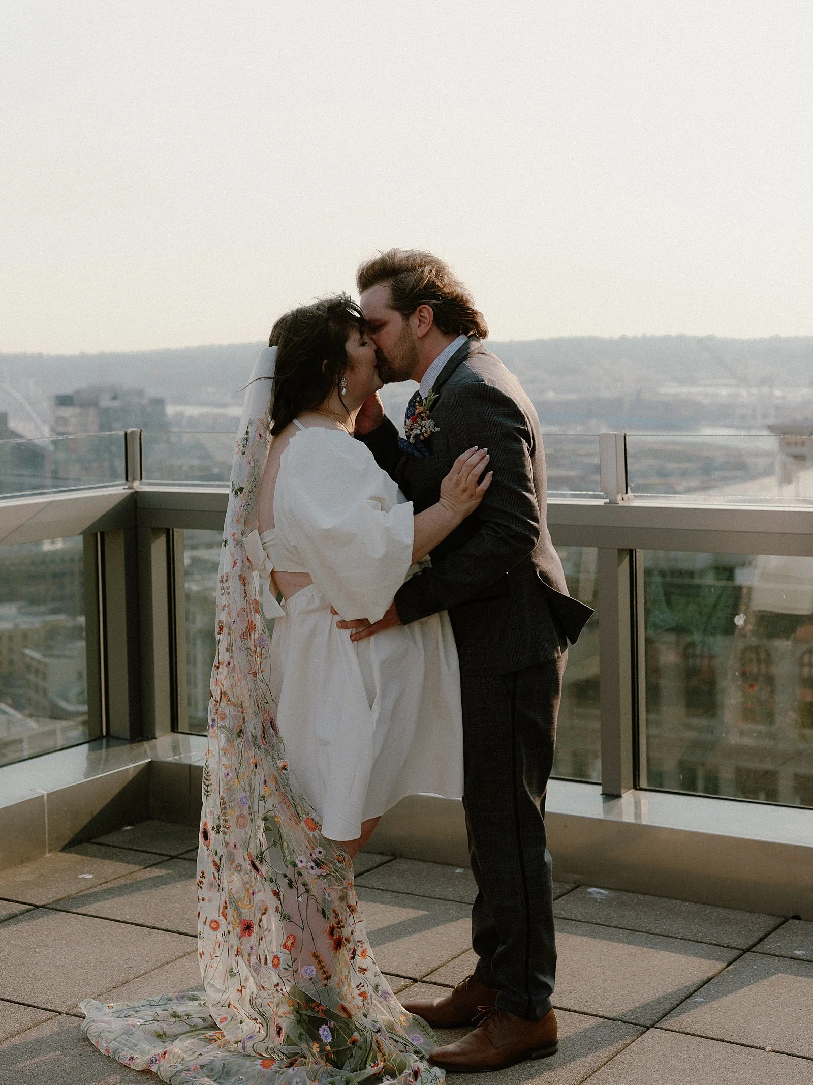 Intimate Seattle Courthouse Wedding with Super8 - Sara Welch ...