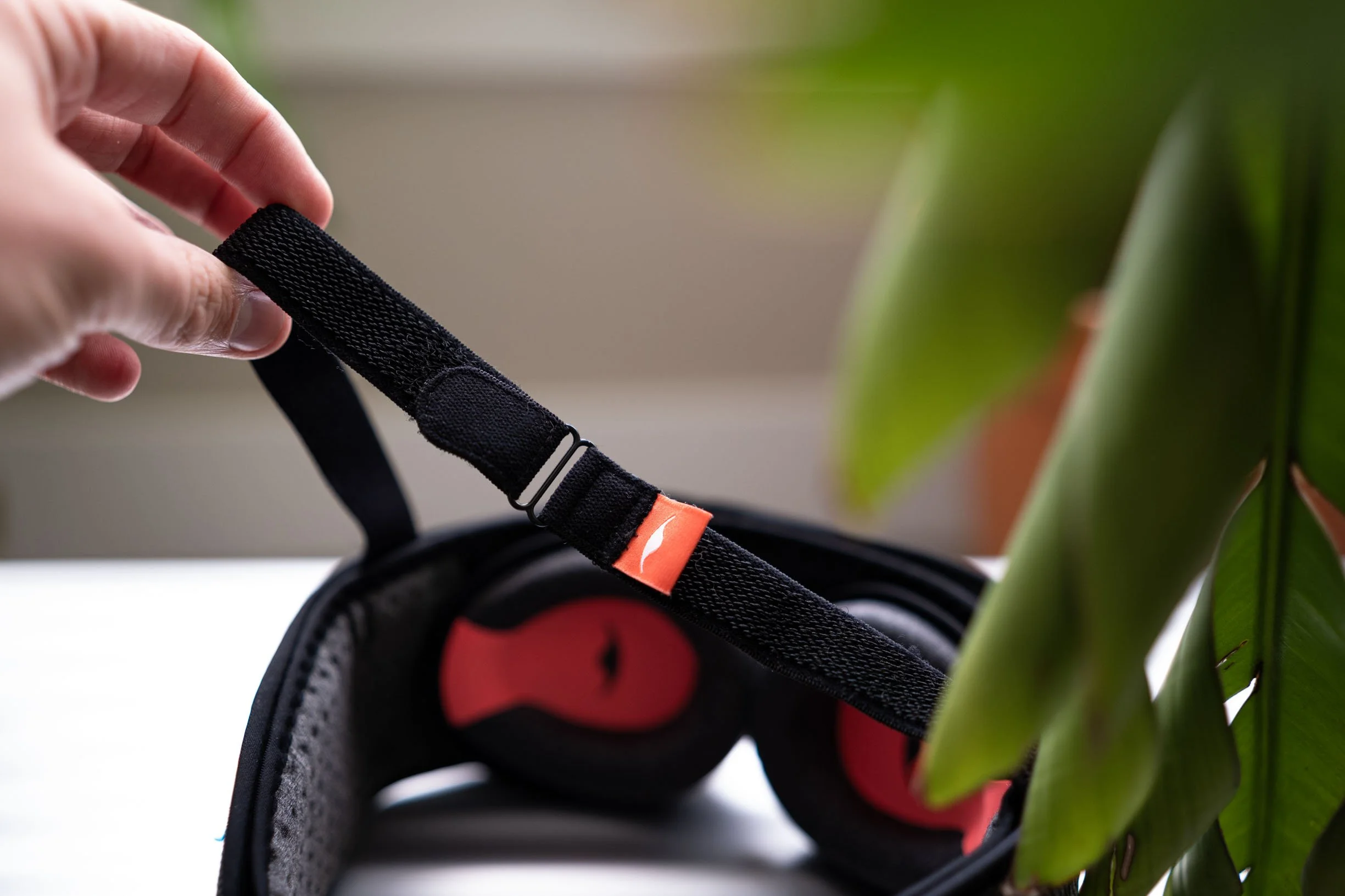 The Manta Sound: A Detailed Travel Sleep Mask Review — Signed Sojourner