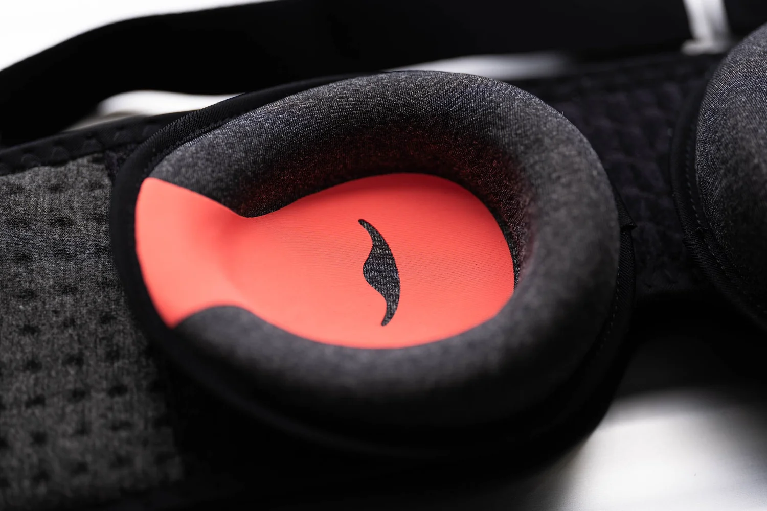The Manta Sound: A Detailed Travel Sleep Mask Review — Signed Sojourner