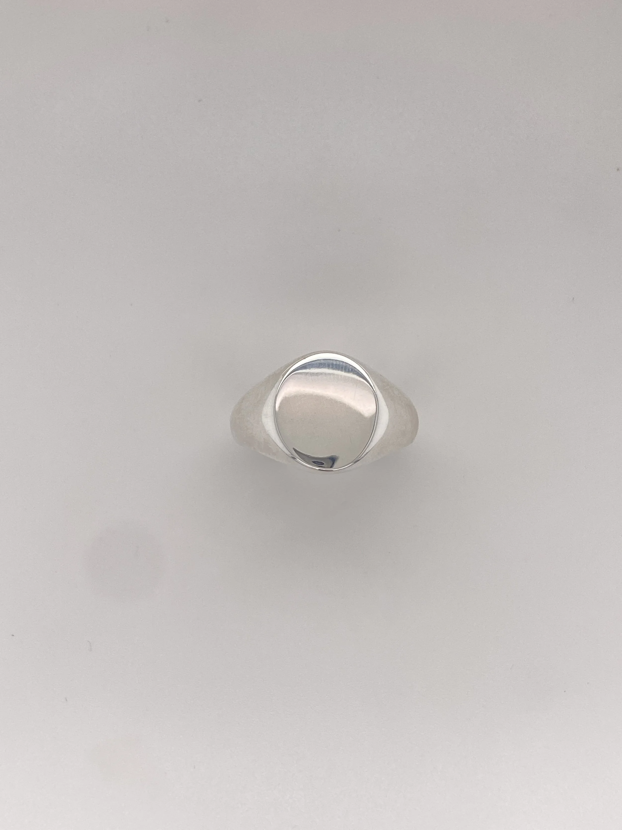 Round Signet Ring — Global Diamonds