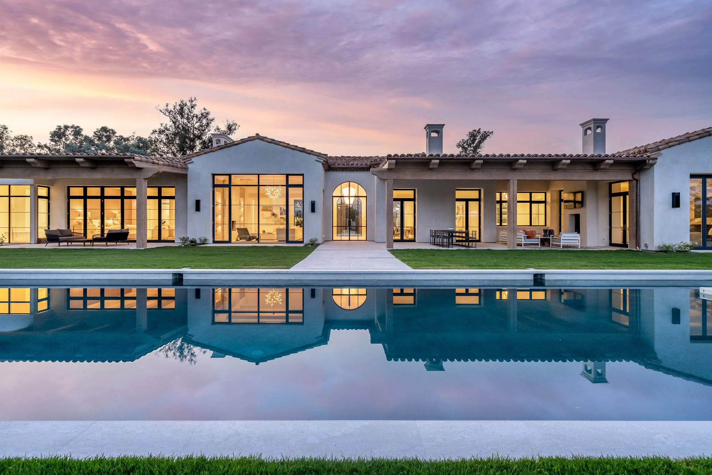 Laura Barry & Jim Graves Luxury Estates