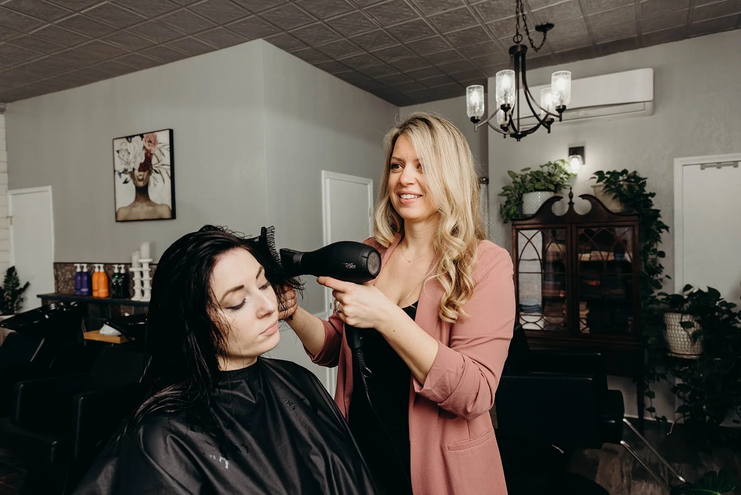 Salon On the Avenue