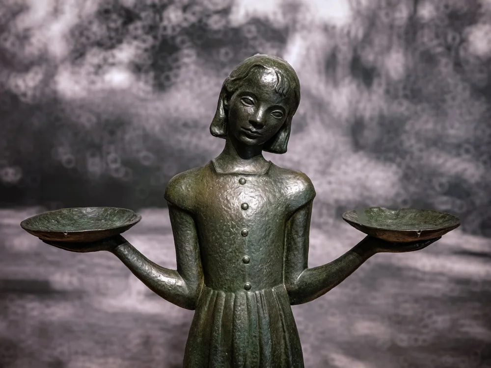 Exploring the Iconic Bird Girl Statue in Savannah GA — Savannah Proper