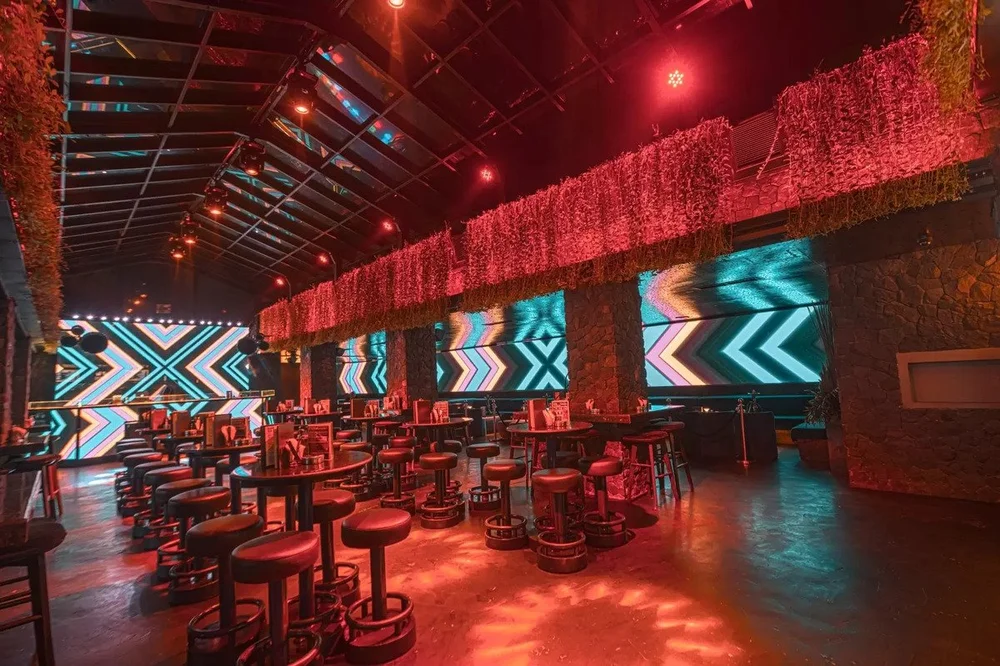 VIP Table & Sofa — ShiShi