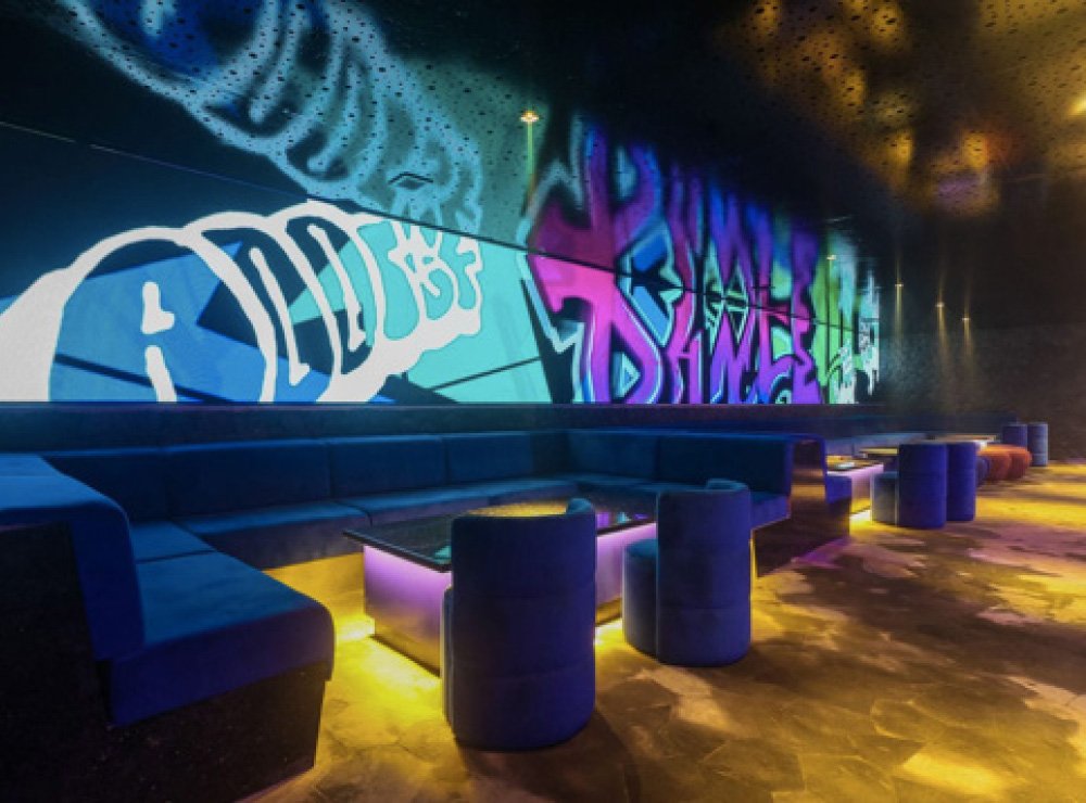 VIP Table & Sofa — ShiShi