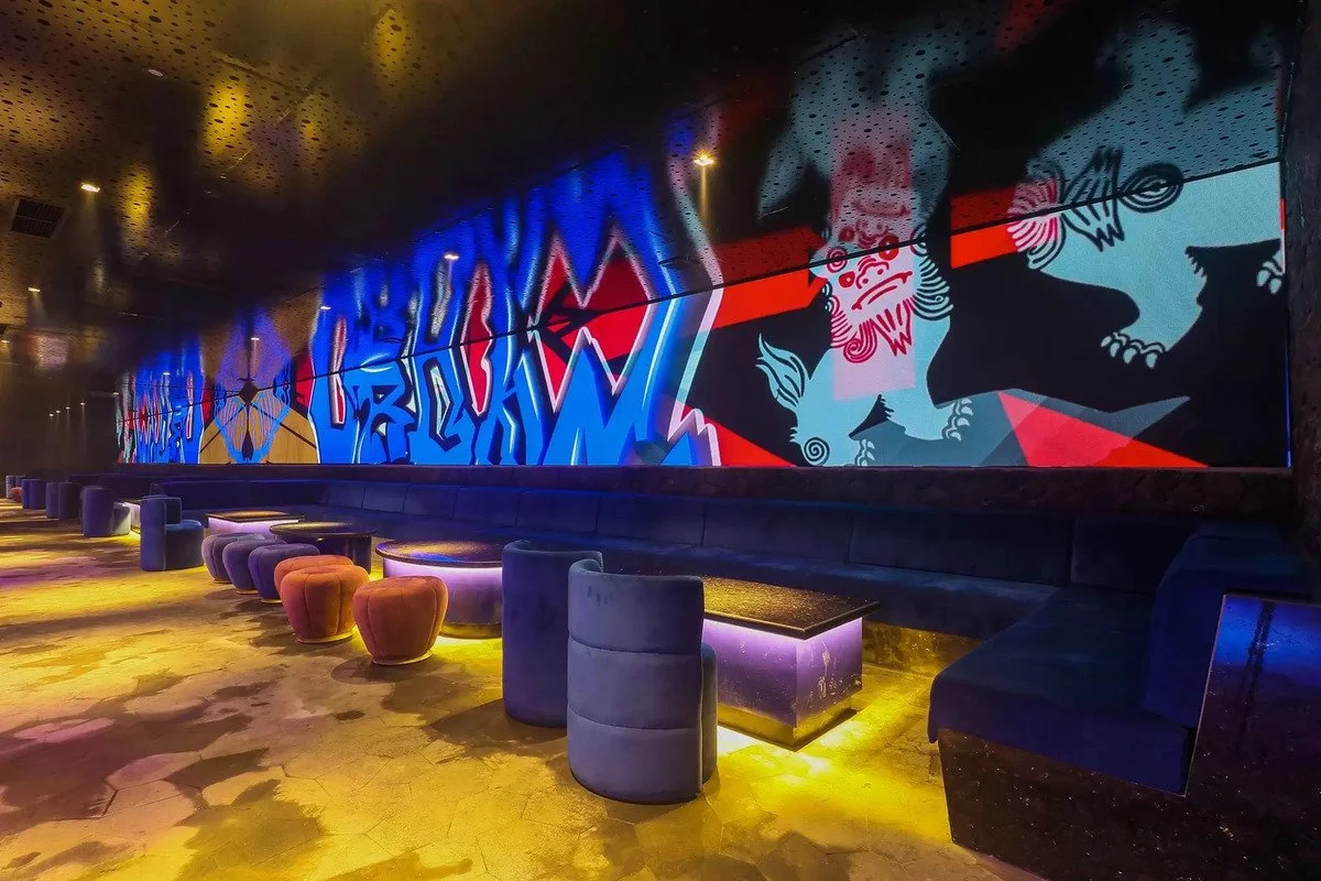VIP Table & Sofa — ShiShi