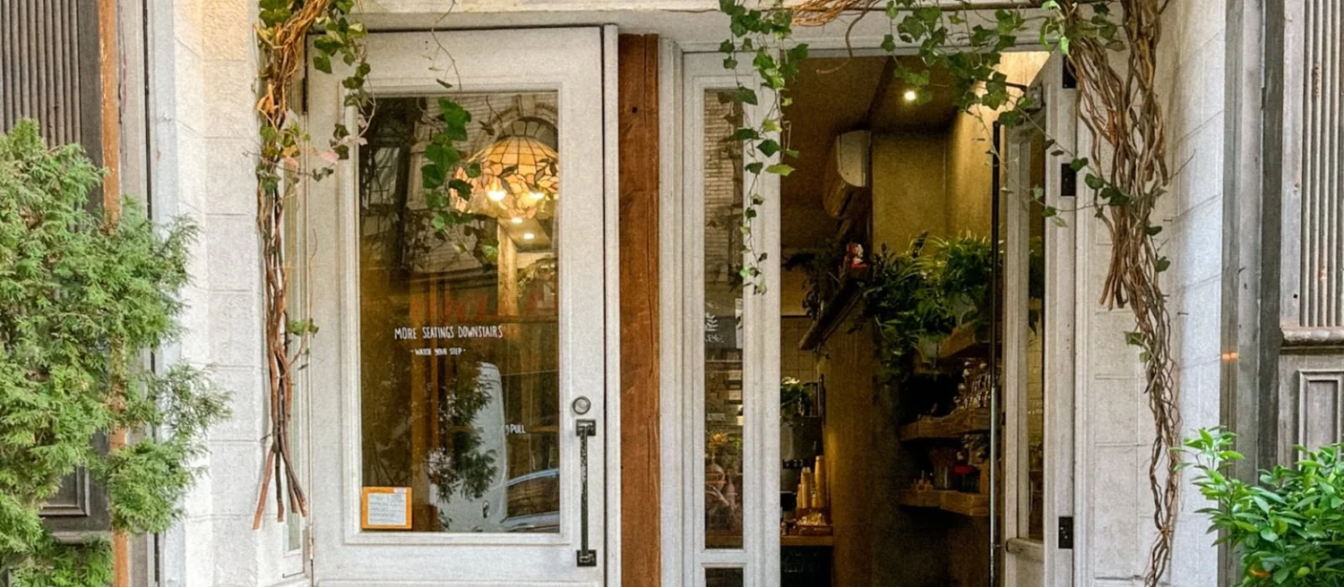 Urban Backyard in Nolita, Manhattan ⋮ EVERLASTYING