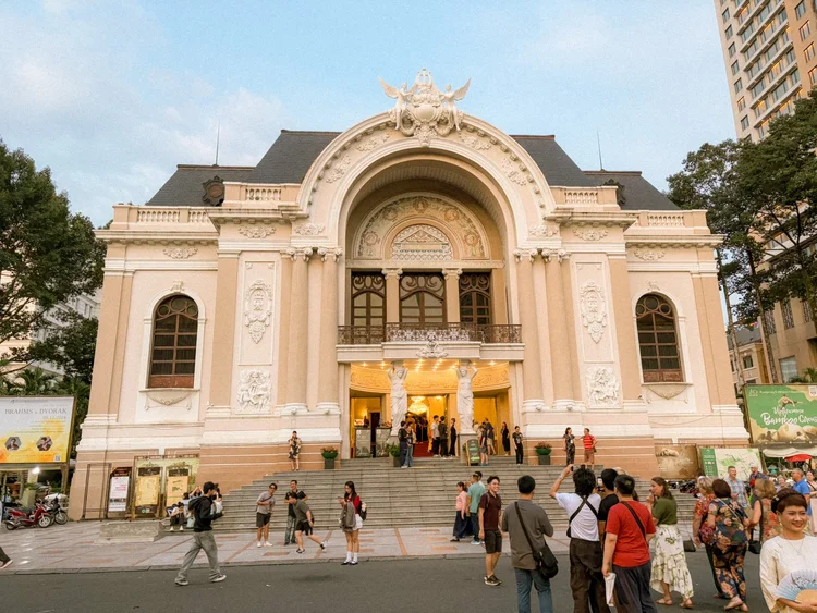 Saigon Opera House Guide ⋮ EVERLASTYING
