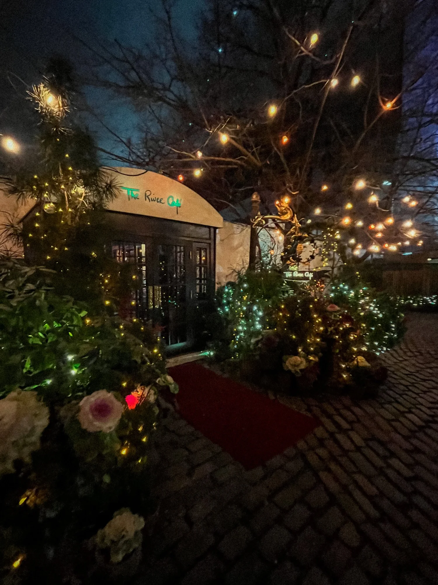 The River Café in Brooklyn ⋮ EVERLASTYING