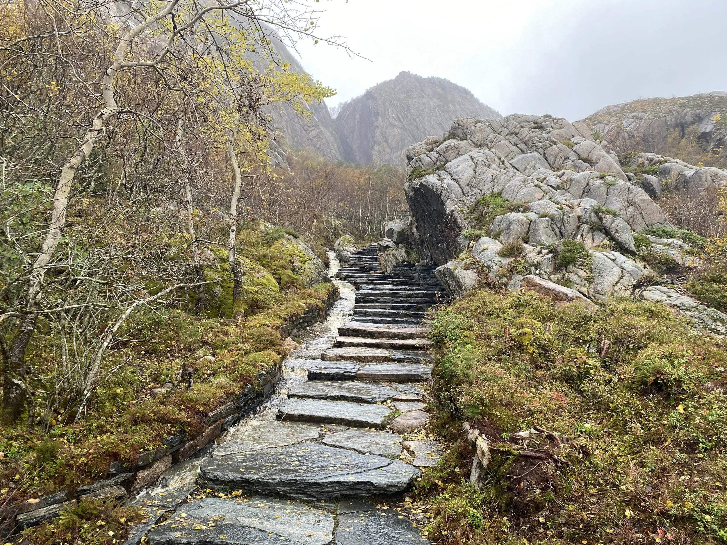 Torghatten — ostengen bergo