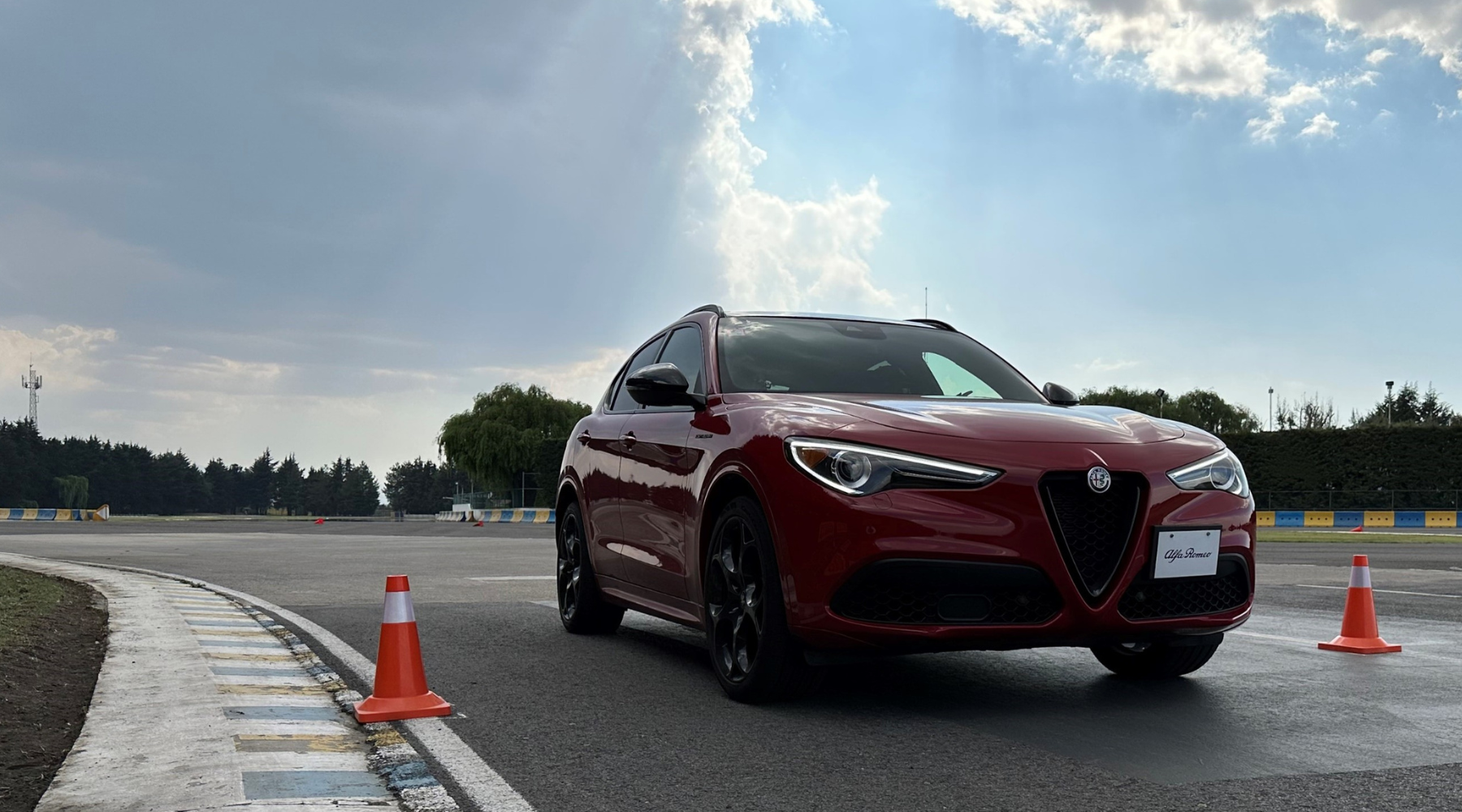Alfa Romeo México lanza la Escuela de Pilotos — Q8 Magazine