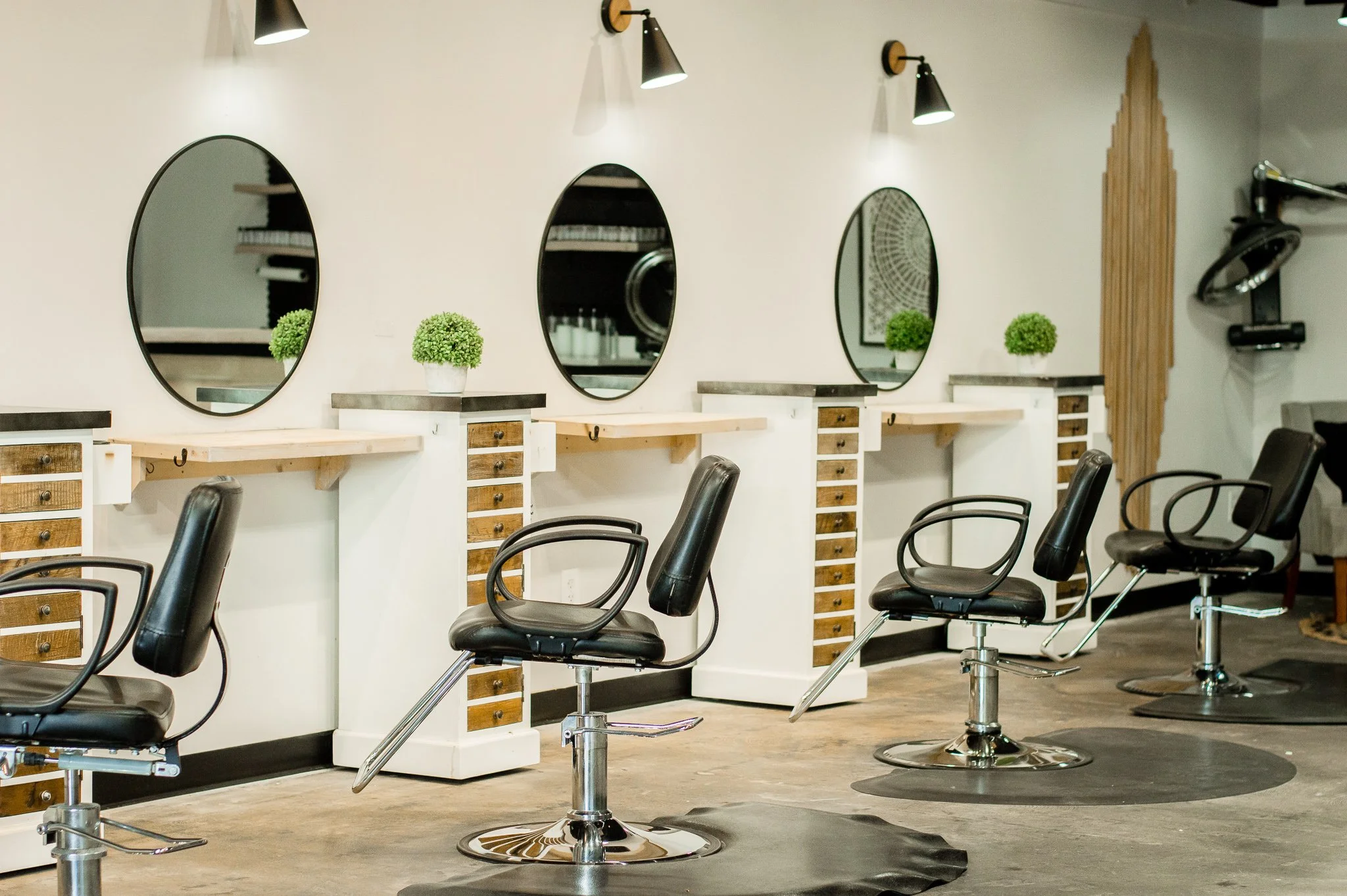 Ron Carlos Salon