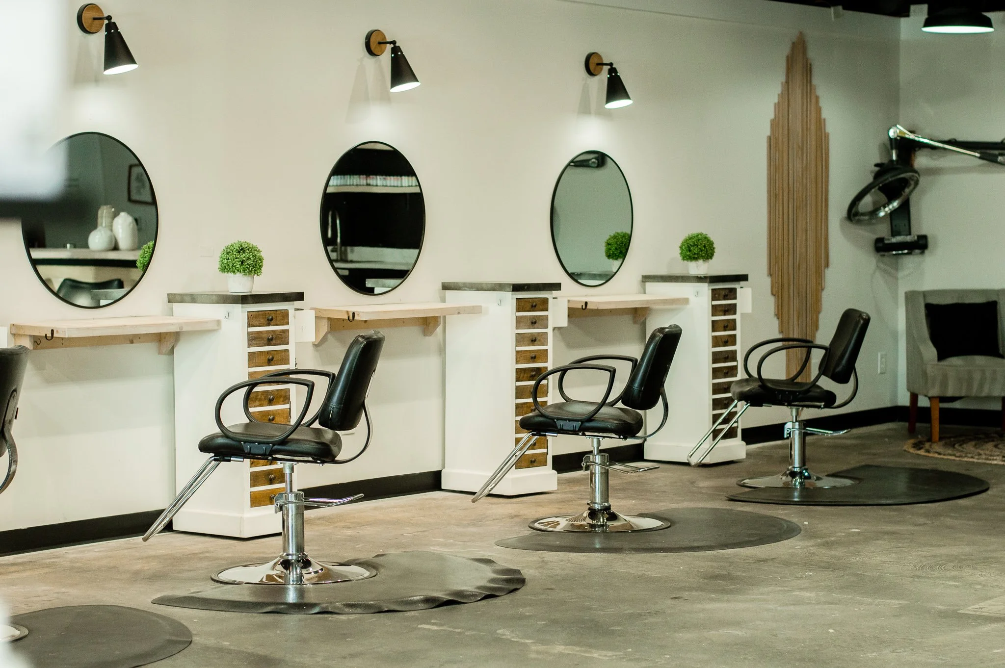 Ron Carlos Salon