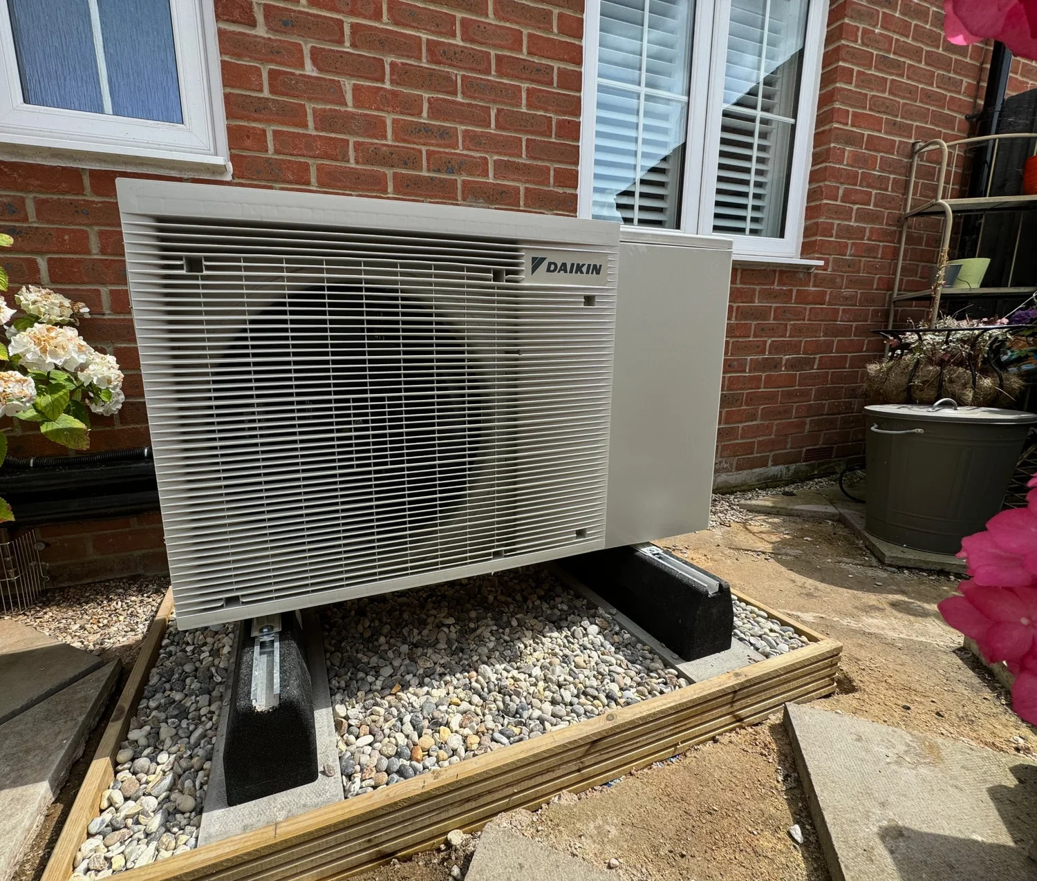 Octopus Energy Daikin Heat Pump Installation - Day 5 — Too geeky for my ...
