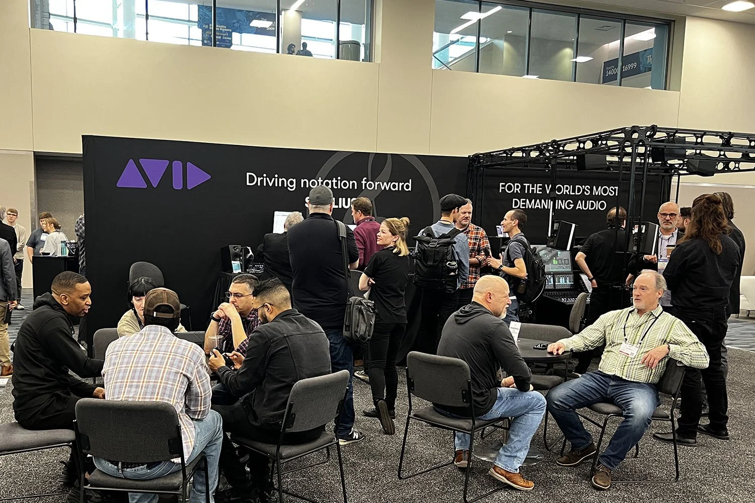 TRIGA® Go - A Lightweight Modular Display System. No Tools.