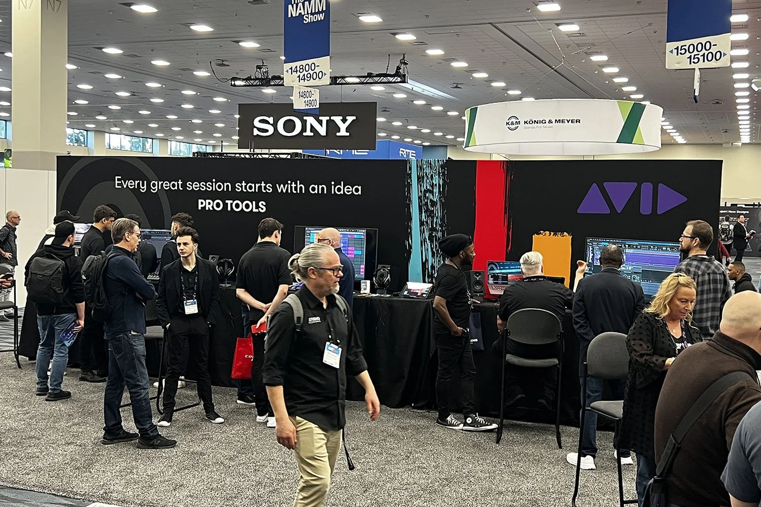 TRIGA® Go - A Lightweight Modular Display System. No Tools.