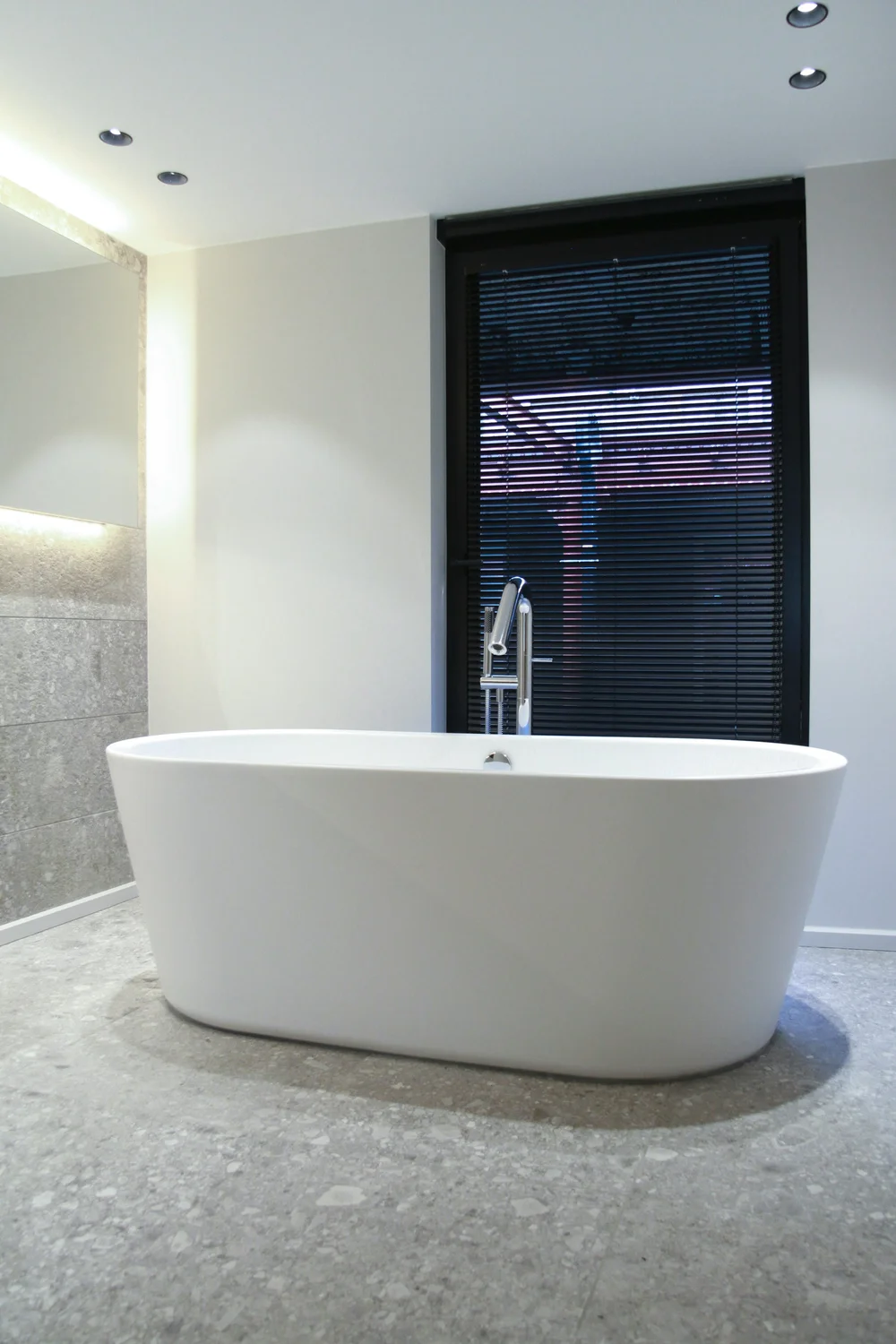 Freestanding Tubs vs. Built-In Tubs: Which is Better for Your Bathroom ...