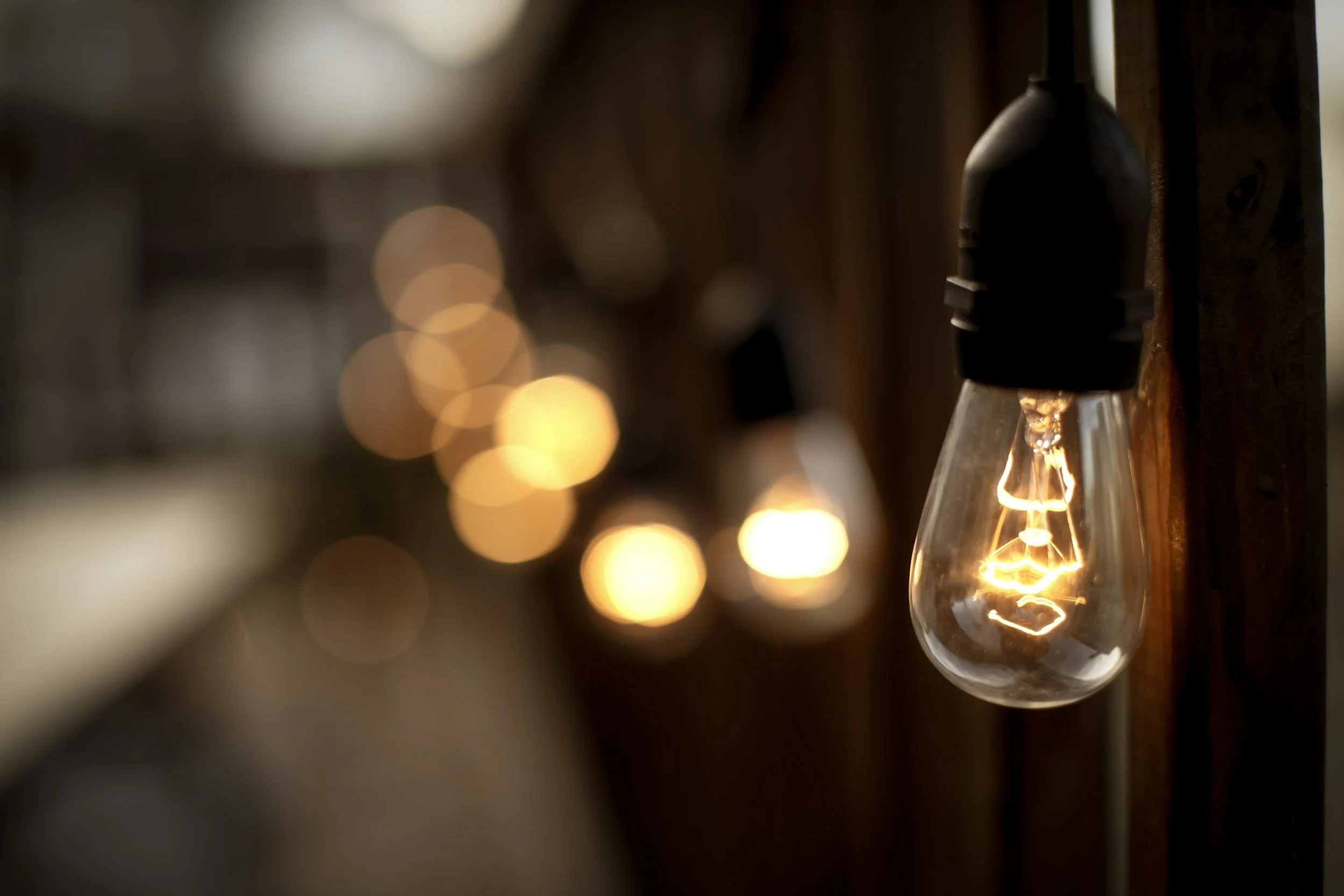 How to Dim a Light Bulb Without a Dimmer: Easy Solutions for Mood Lighting