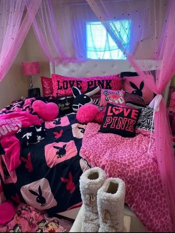 What is Y2k Room Decor Style?