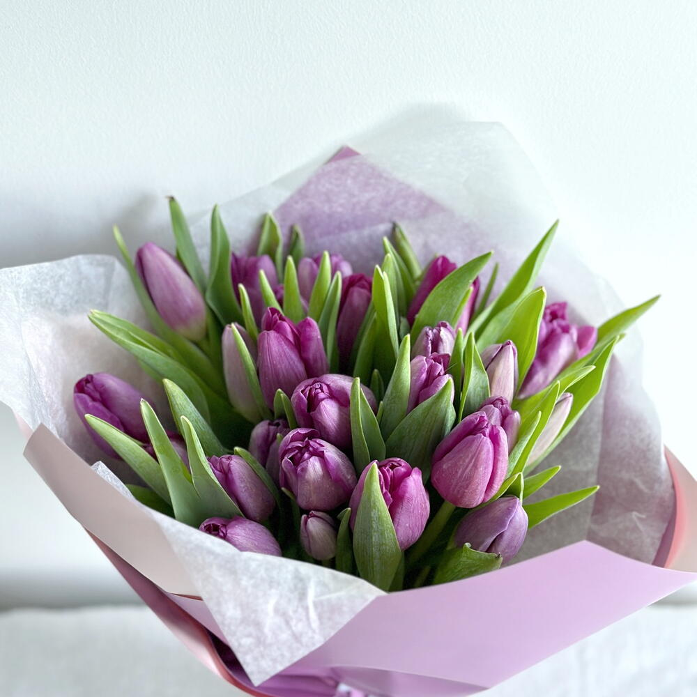 Who and On What Occasions It's Common to Gift Tulips in Miami