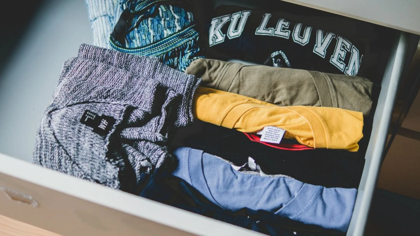 A Simple Guide on How to Fold Clothes For Packing