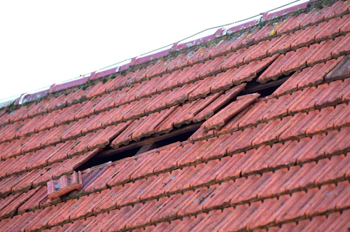 Emergency Roofing Services: What to Do When Disaster Strikes in Portland