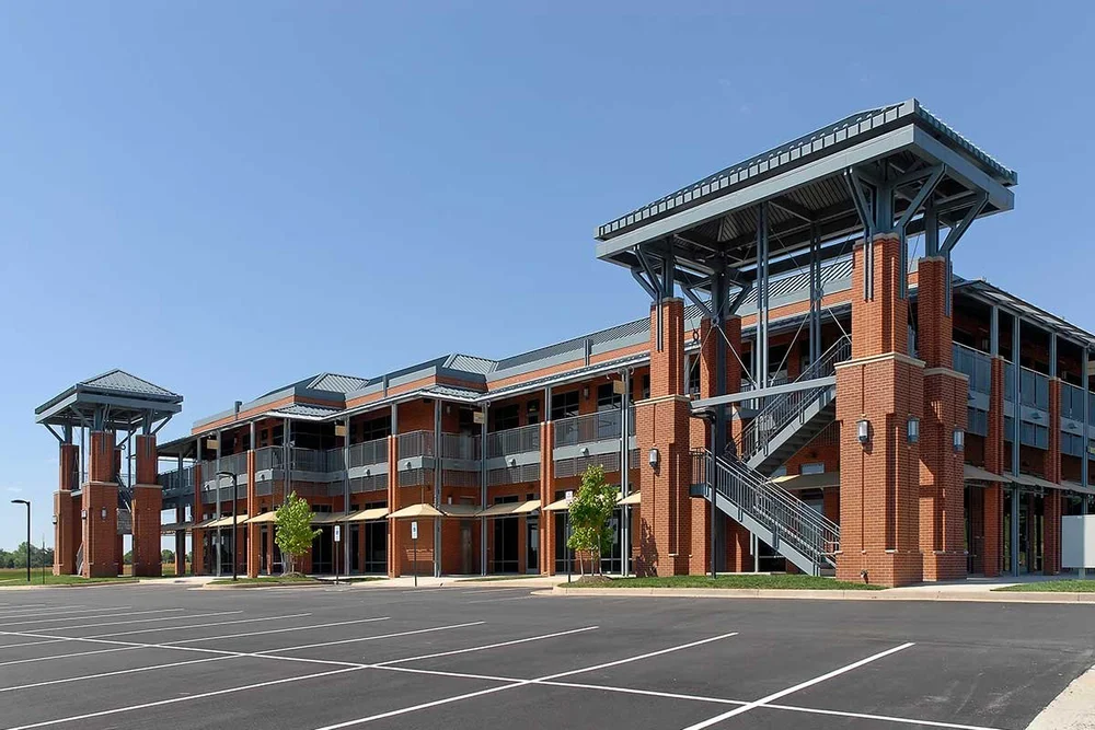 UNIVERSITY COMMERCE CENTER — AXO Architects