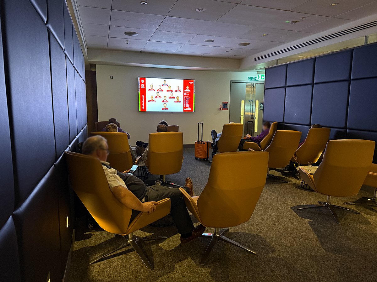 British Airways Galleries Lounge at Heathrow Terminal 5: A Crowded ...