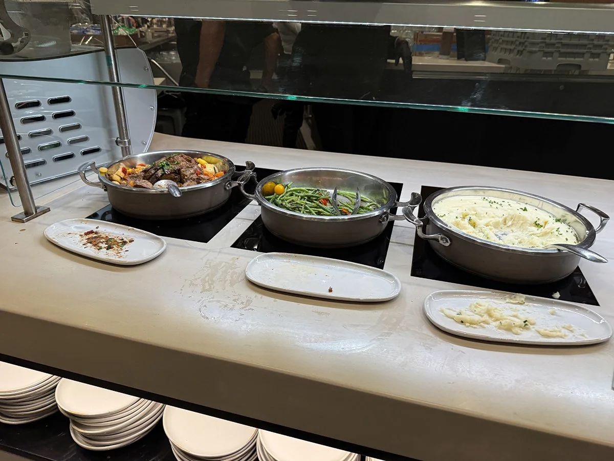 American Airlines New Philadelphia Flagship Lounge Review — The Pointy ...