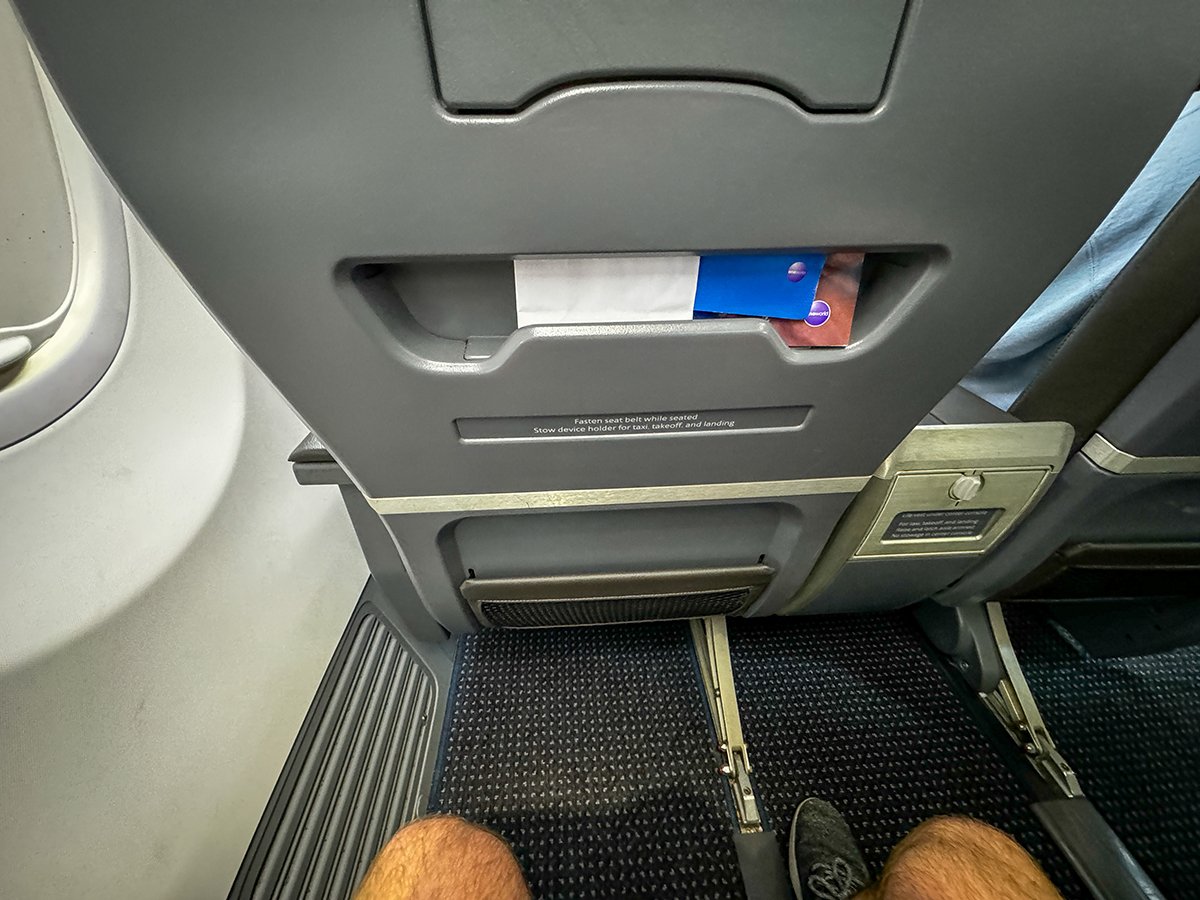 American Airlines Boeing 737-800 First Class Review from Miami to ...