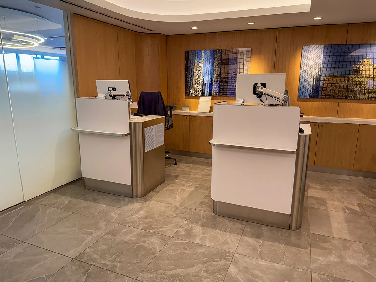 American Airlines Flagship Lounge Chicago O’Hare Review: Crowded and ...