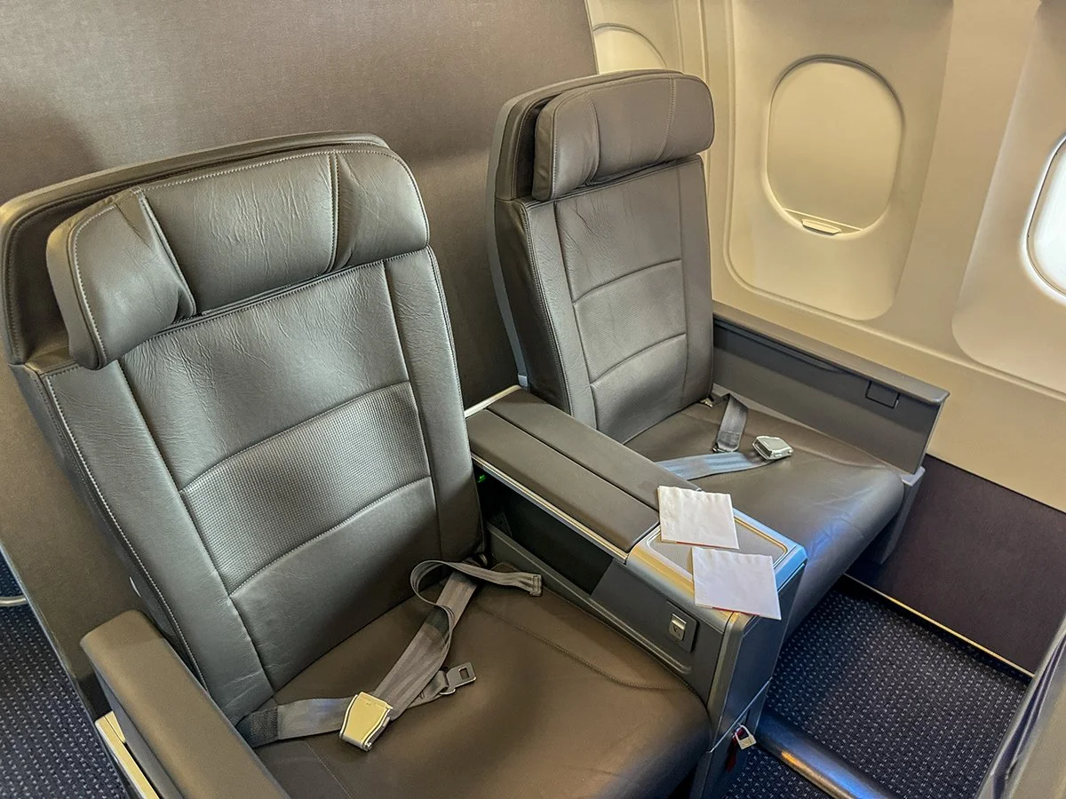 American Airlines Boeing 737-800 First Class Review from Miami to ...