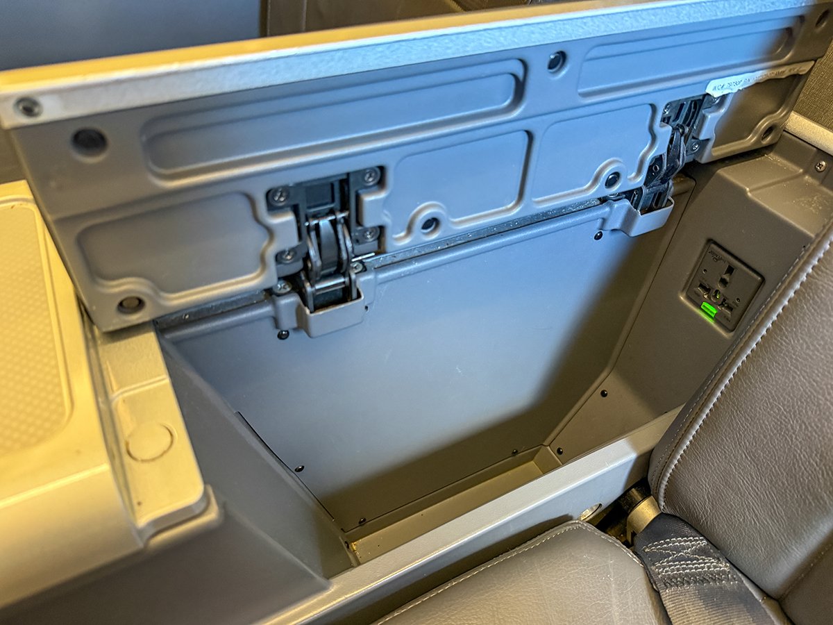 American Airlines A319 First Class BOS–PHL Review: Small Jet, Big ...