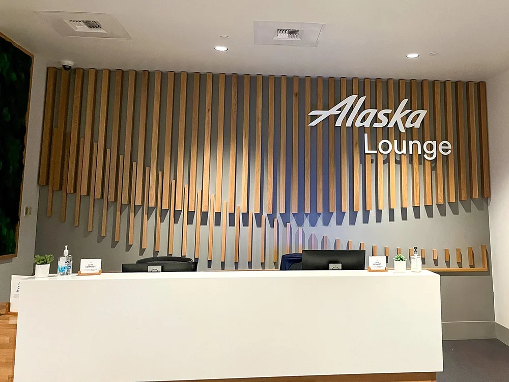 Alaska Lounge SeaTac Concourse D: Food, Drinks, & Amenities Review ...