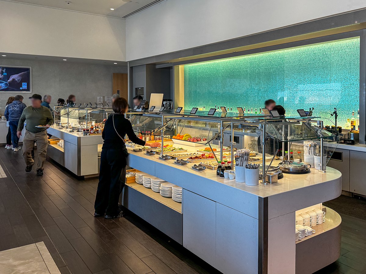 DFW American Airlines Flagship Lounge Review: Access, Food, & More ...