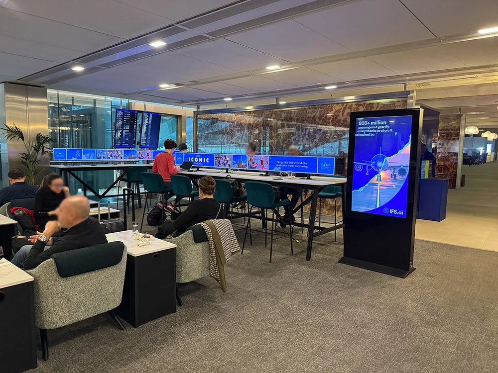 British Airways Galleries Lounge at Heathrow Terminal 5: A Crowded ...