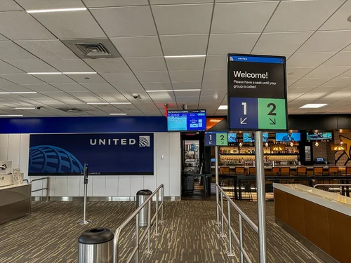 United First Class Review: Boston to Newark on a Boeing 737-900ER — The ...