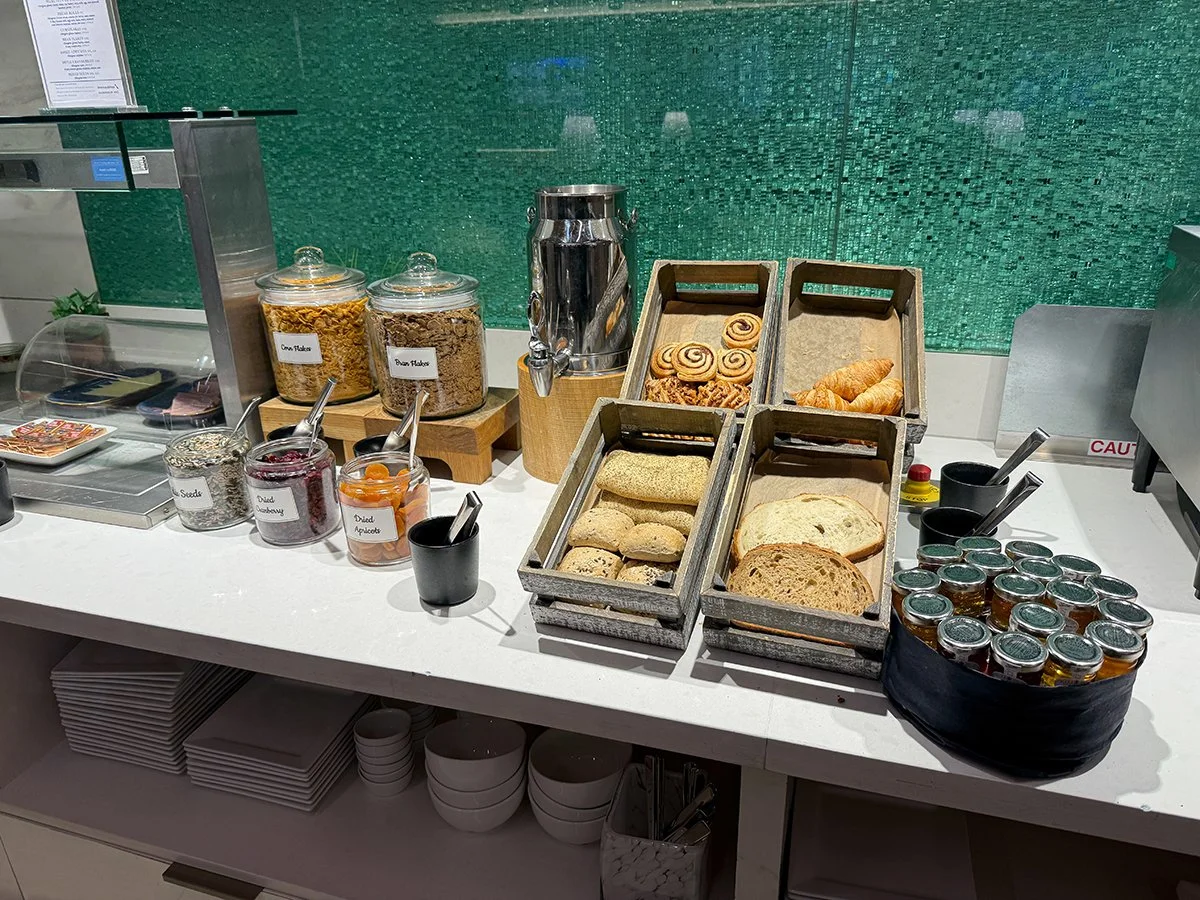 American Airlines Arrivals Lounge London Heathrow Terminal 3 Review: A ...