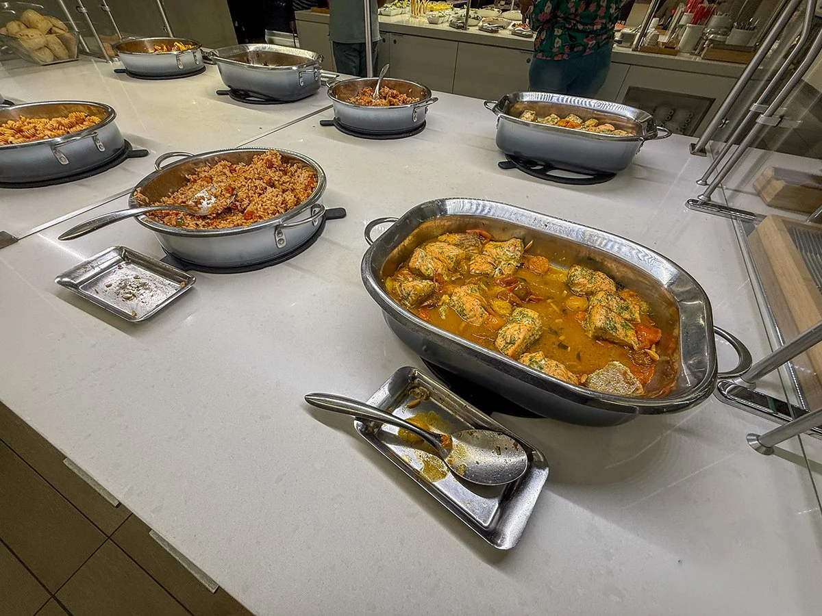 American Airlines Flagship Lounge Chicago O’Hare Review: Crowded and ...