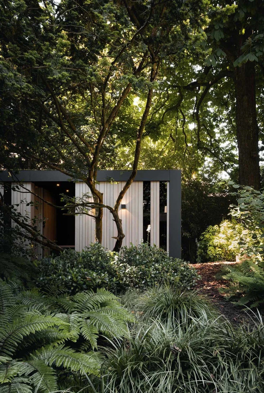 DLGC | Luxe wellness, tuinkantoren en buitenkeukens