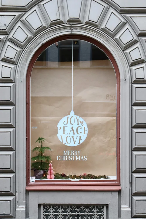 Choosing The Right Fixtures For your Holiday Displays — NOLA Designs ...