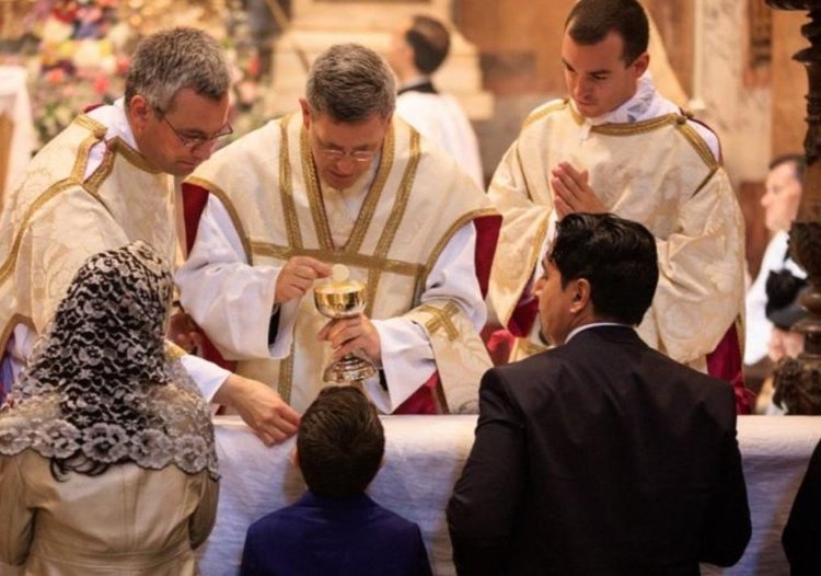 15 Reasons Why Every Catholic Church Should Have an Altar Rail